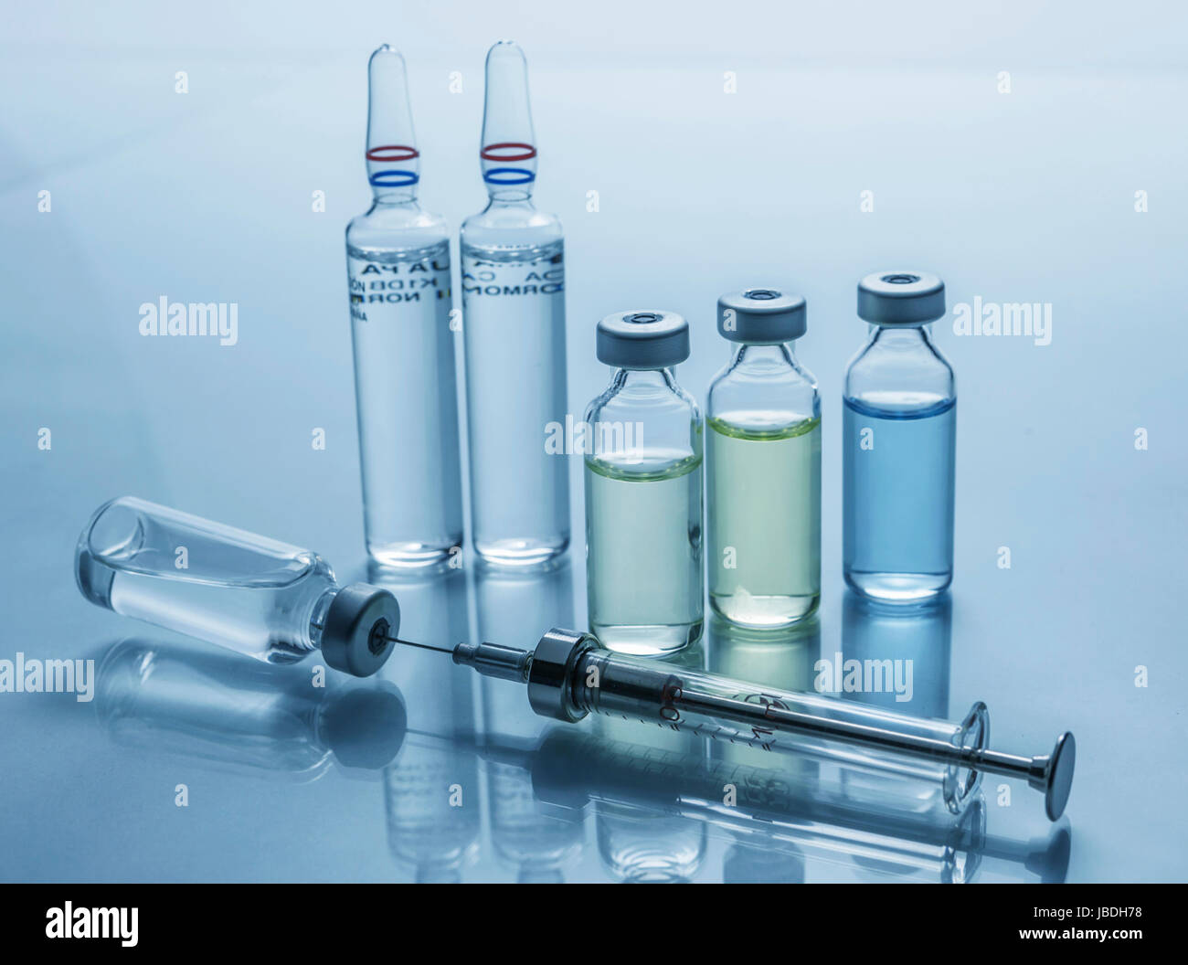 Medicine vials and syringe Stock Photo - Alamy