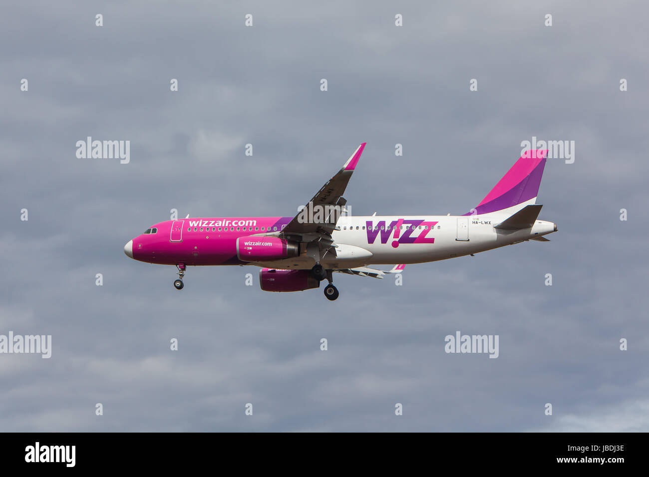 Wizz air logo hi-res stock photography and images - Alamy