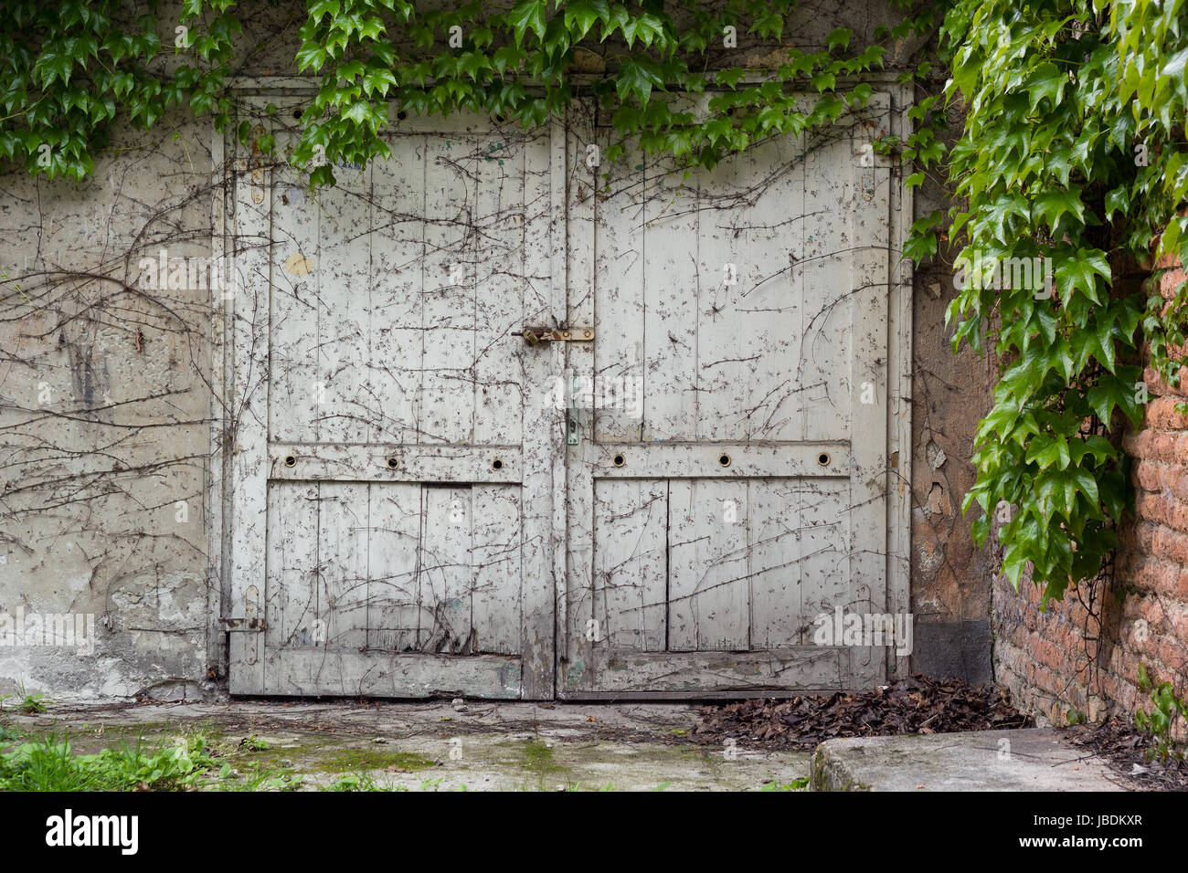 Closed door double doors hi-res stock photography and images - Alamy