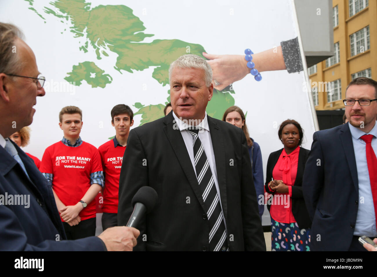 Labour MP Ian Lavery reveals new campaign poster for Labour’s General ...