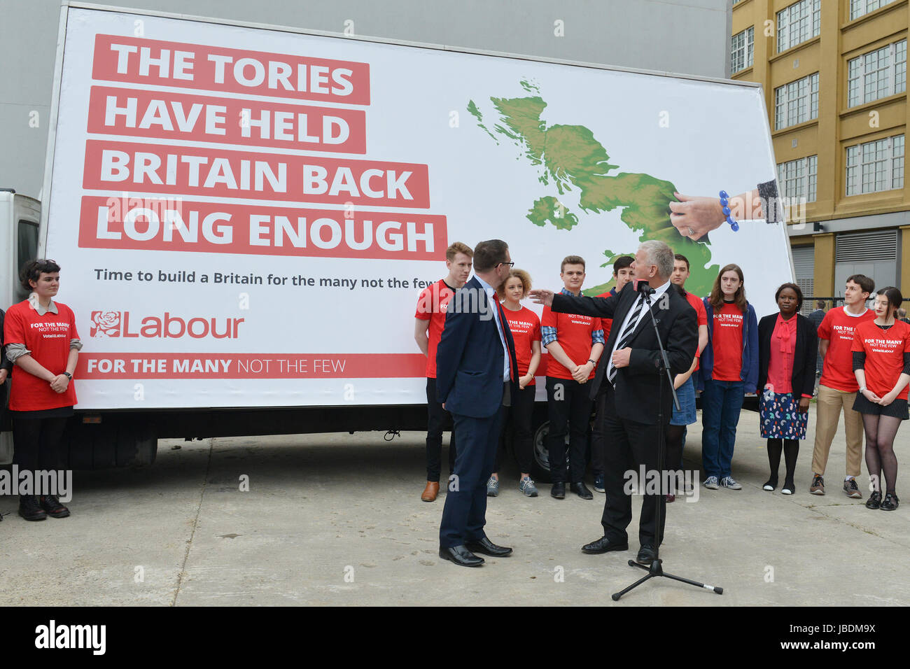 Labour MP Ian Lavery reveals new campaign poster on the Green Space in ...