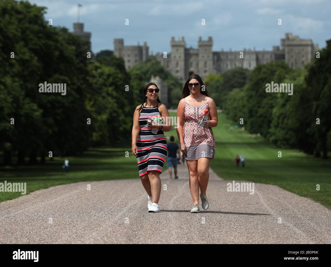 People stroll along the long walk at windsor castle hi-res stock ...