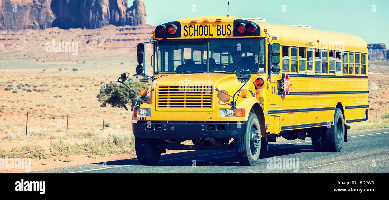 Kids near school bus hi-res stock photography and images - Alamy