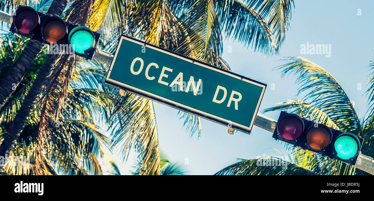 Ocean drive sign and traffic light Stock Photo - Alamy