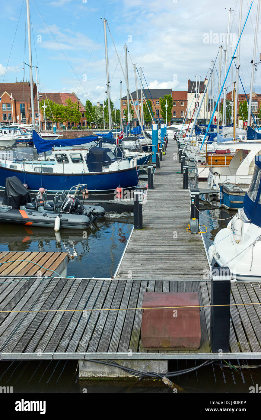 Marina in Hull docks Stock Photo - Alamy