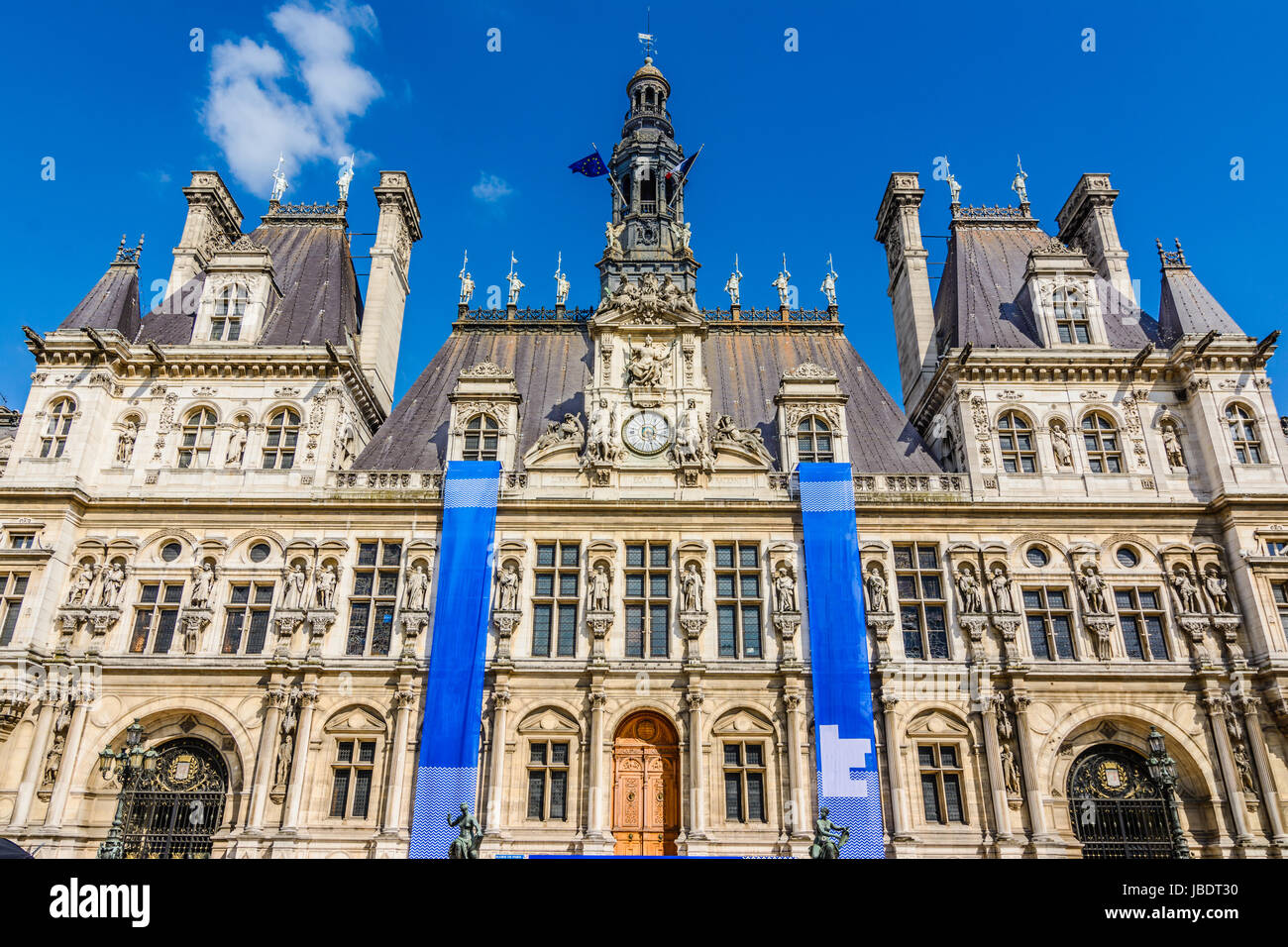 Town centre culture hi-res stock photography and images - Alamy