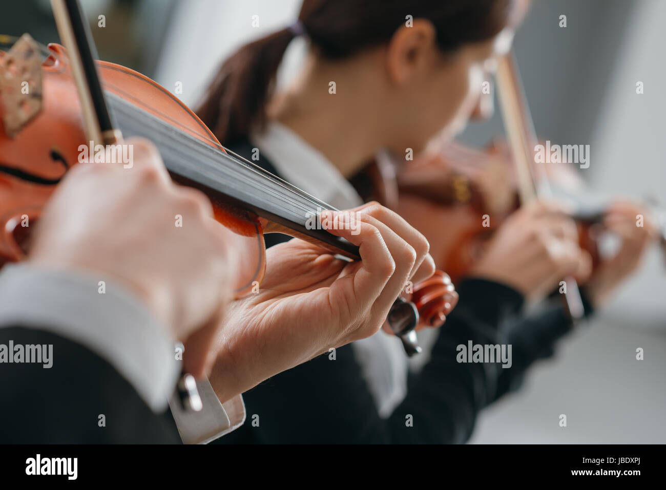 Two musicians performing violin hi-res stock photography and images - Alamy