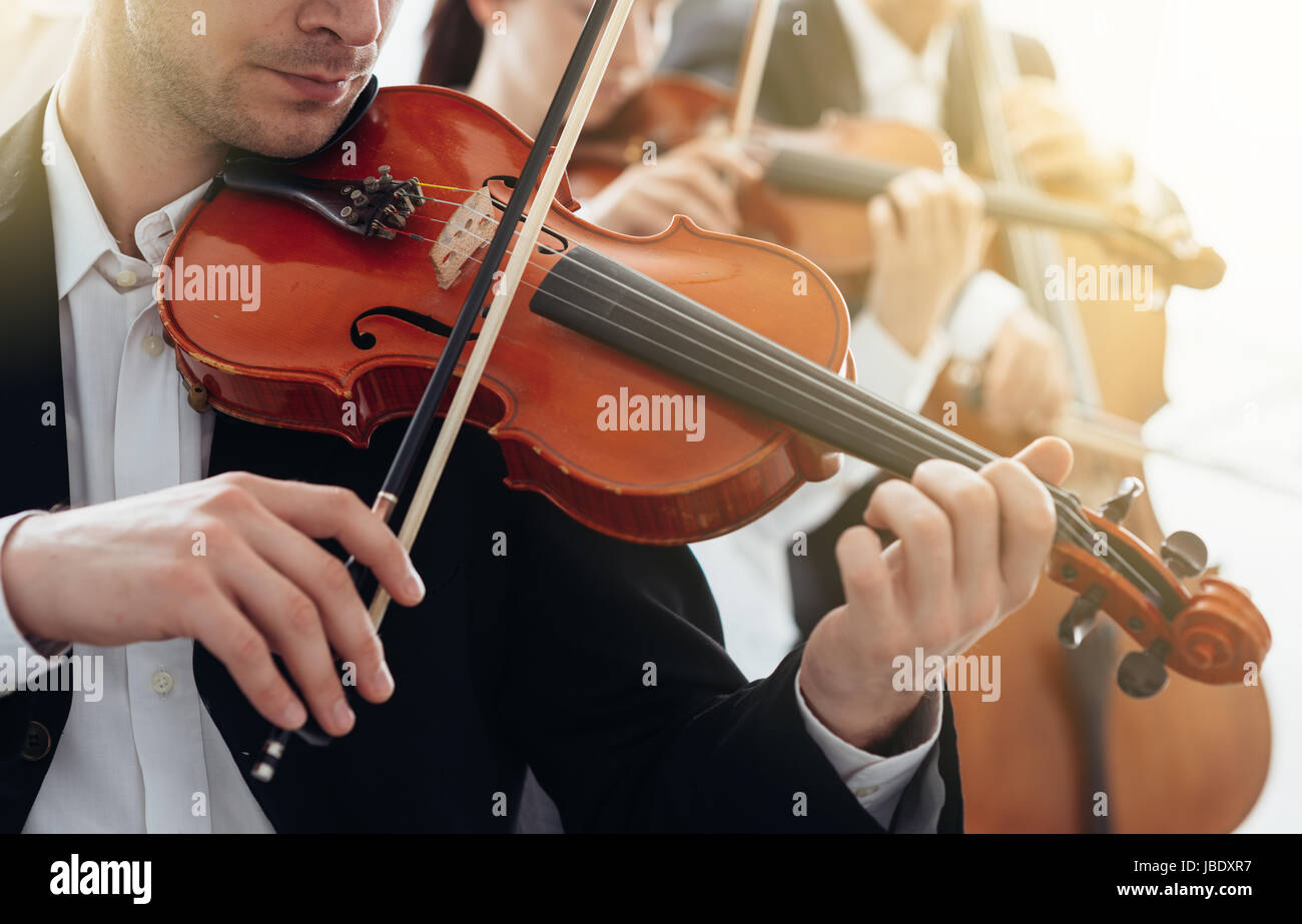 Male violinist hi-res stock photography and images - Alamy