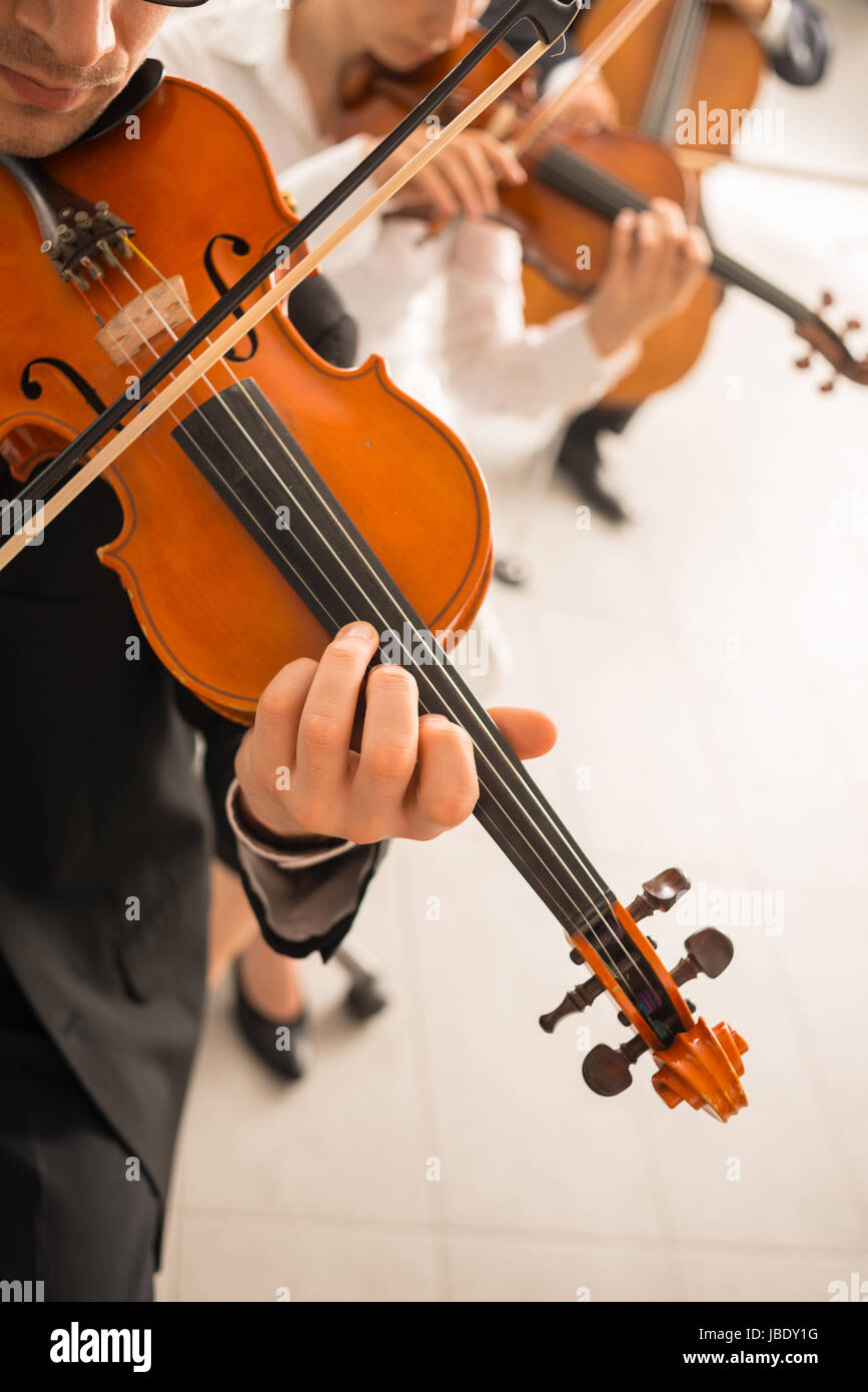 Group violinists on stage hi-res stock photography and images - Alamy