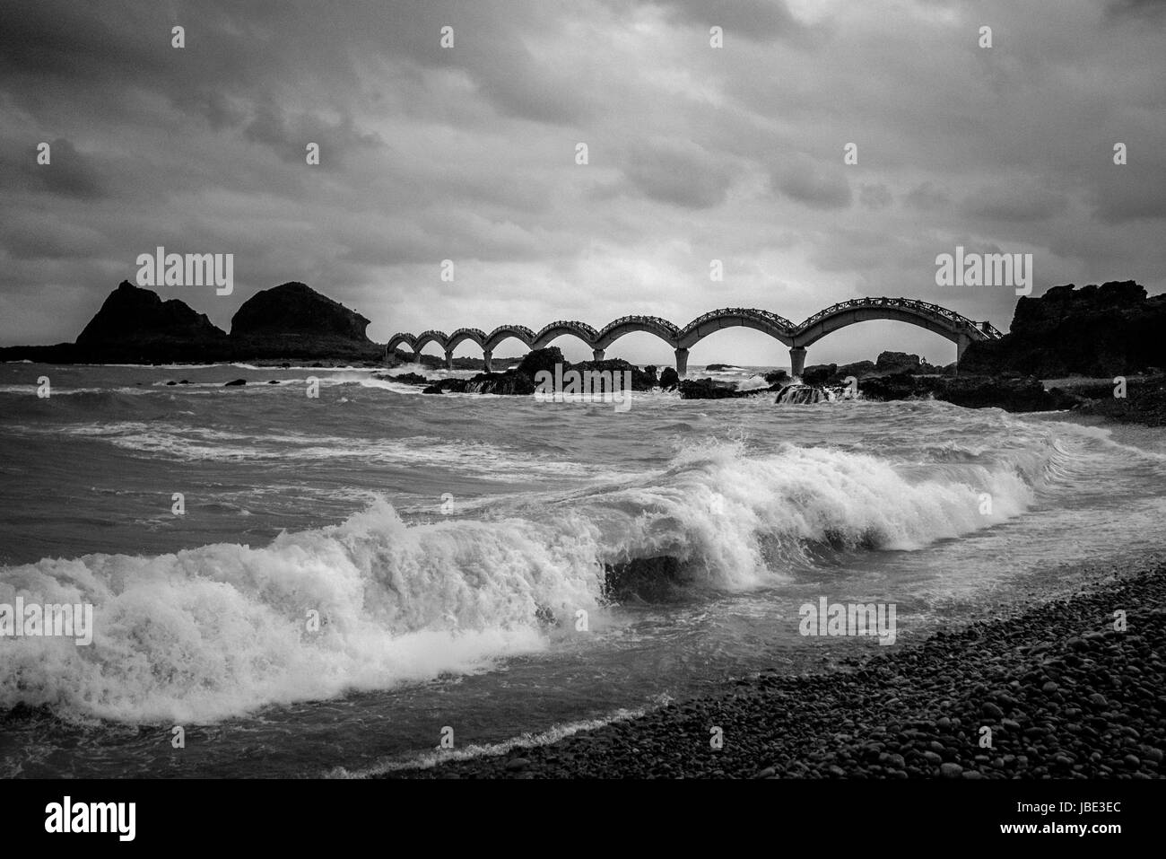 sanxiantai bridge in black and white Stock Photo - Alamy