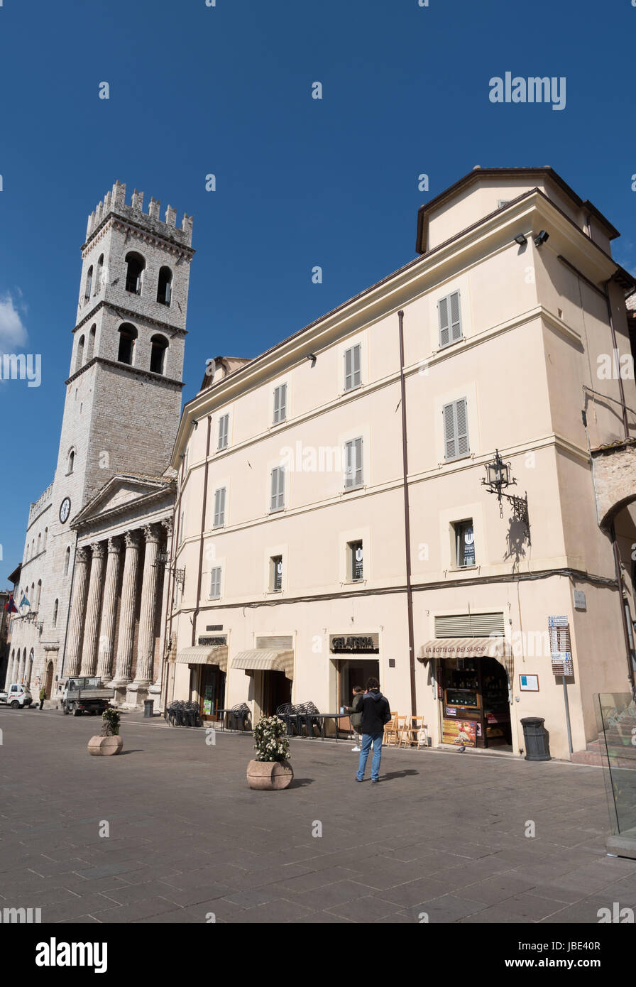 The Piazza del Comune Square in Assisi, Umbria region of Italy Stock ...