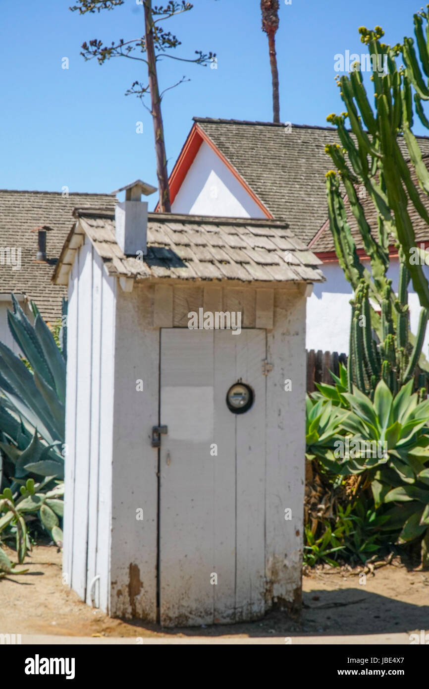 Old outside toilet hi-res stock photography and images - Alamy