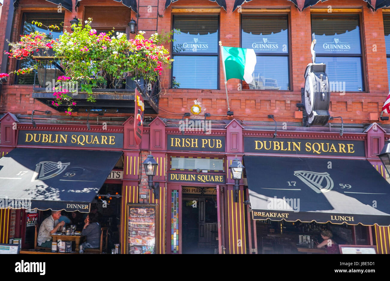 Pub irish border hi-res stock photography and images - Alamy