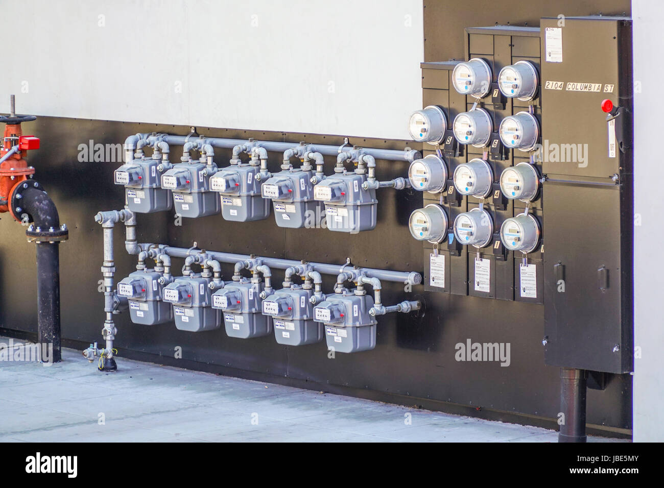 City gas meters hi-res stock photography and images - Alamy