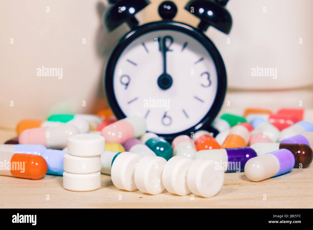 Time medicine concept clock hi-res stock photography and images - Alamy