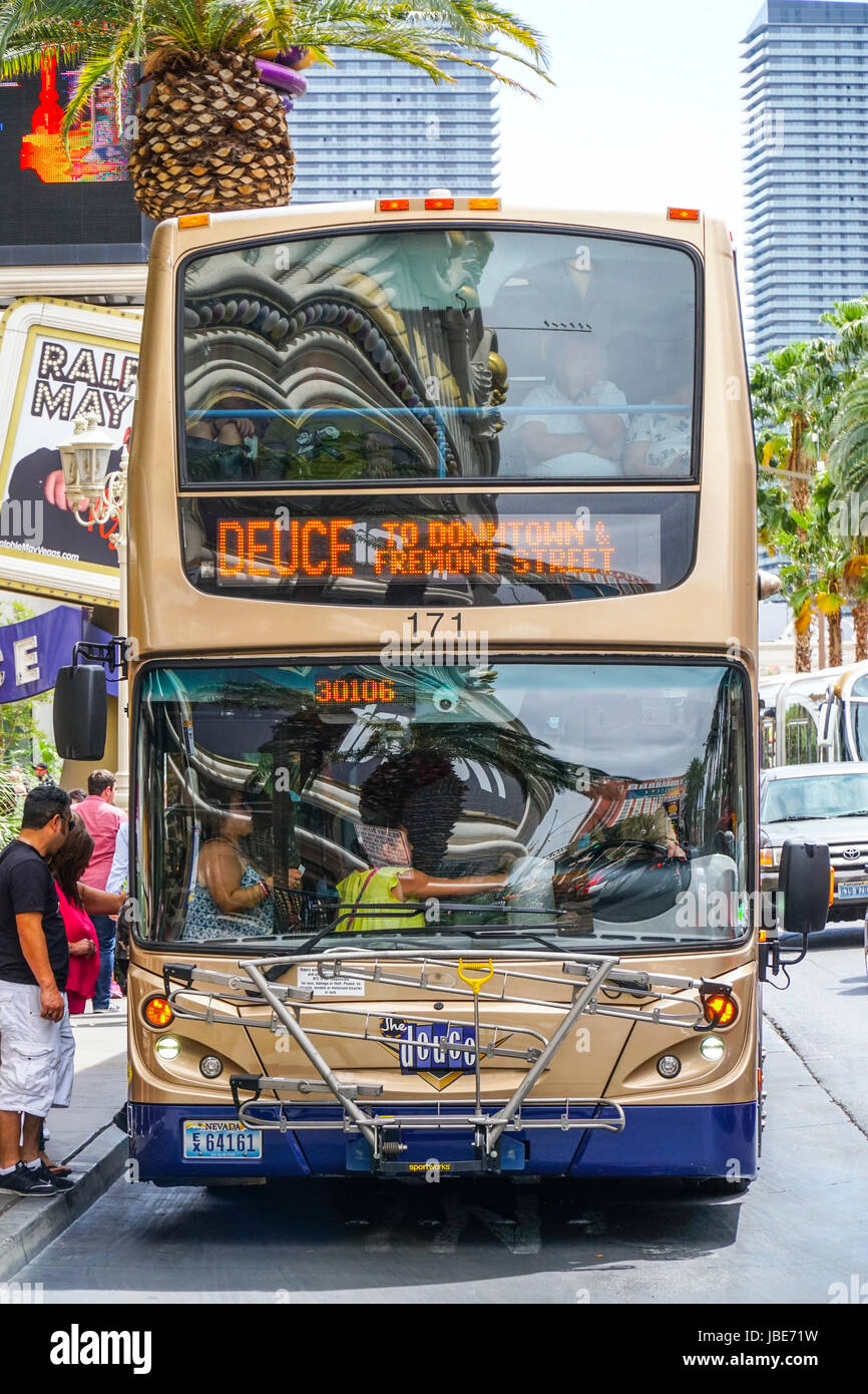 Bus on las vegas boulevard hi-res stock photography and images - Alamy