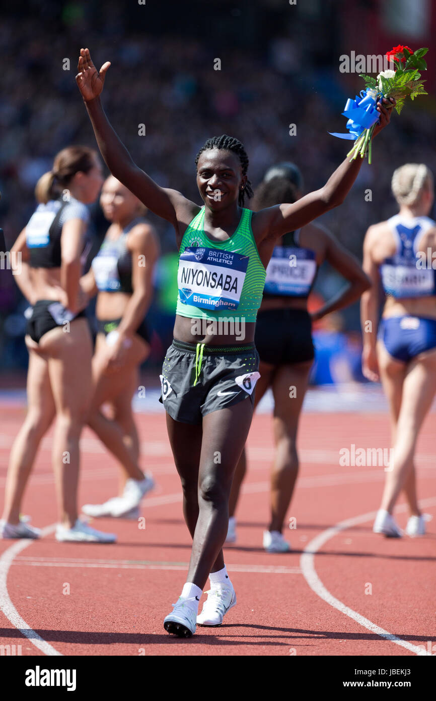 Francine NIYONSABA competing in the Women's 800m at the 2016 Diamond ...