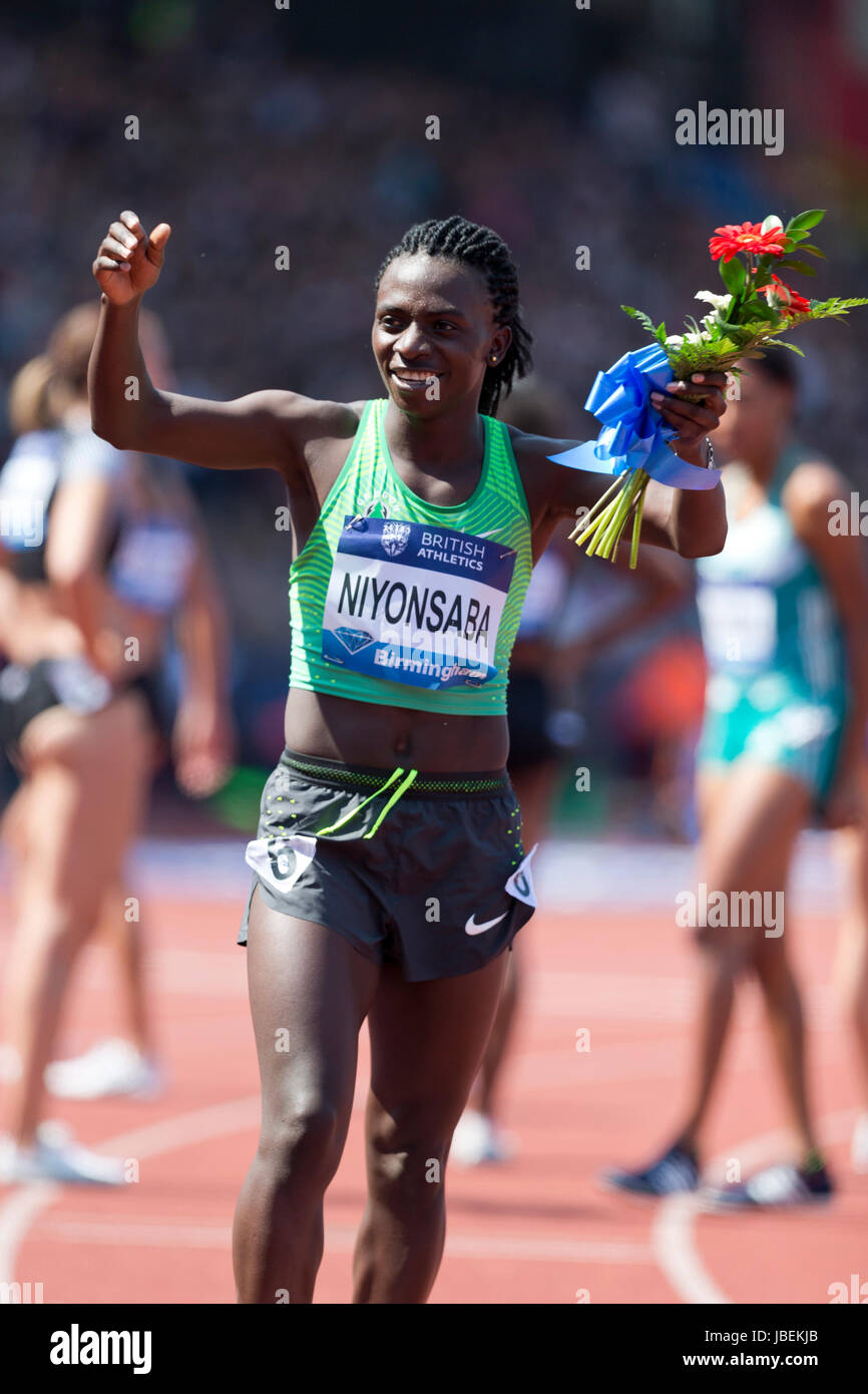 Francine NIYONSABA competing in the Women's 800m at the 2016 Diamond ...