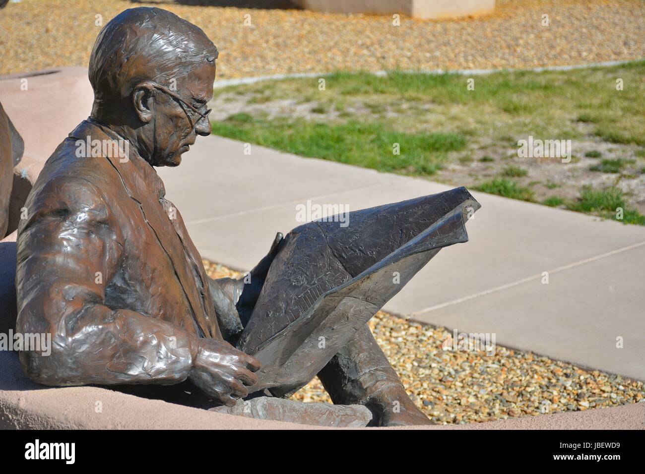 Man reading the paper hi-res stock photography and images - Alamy