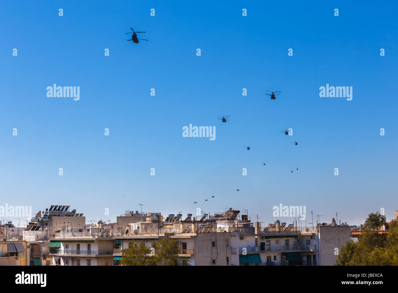 Helicopters flying hi-res stock photography and images - Alamy