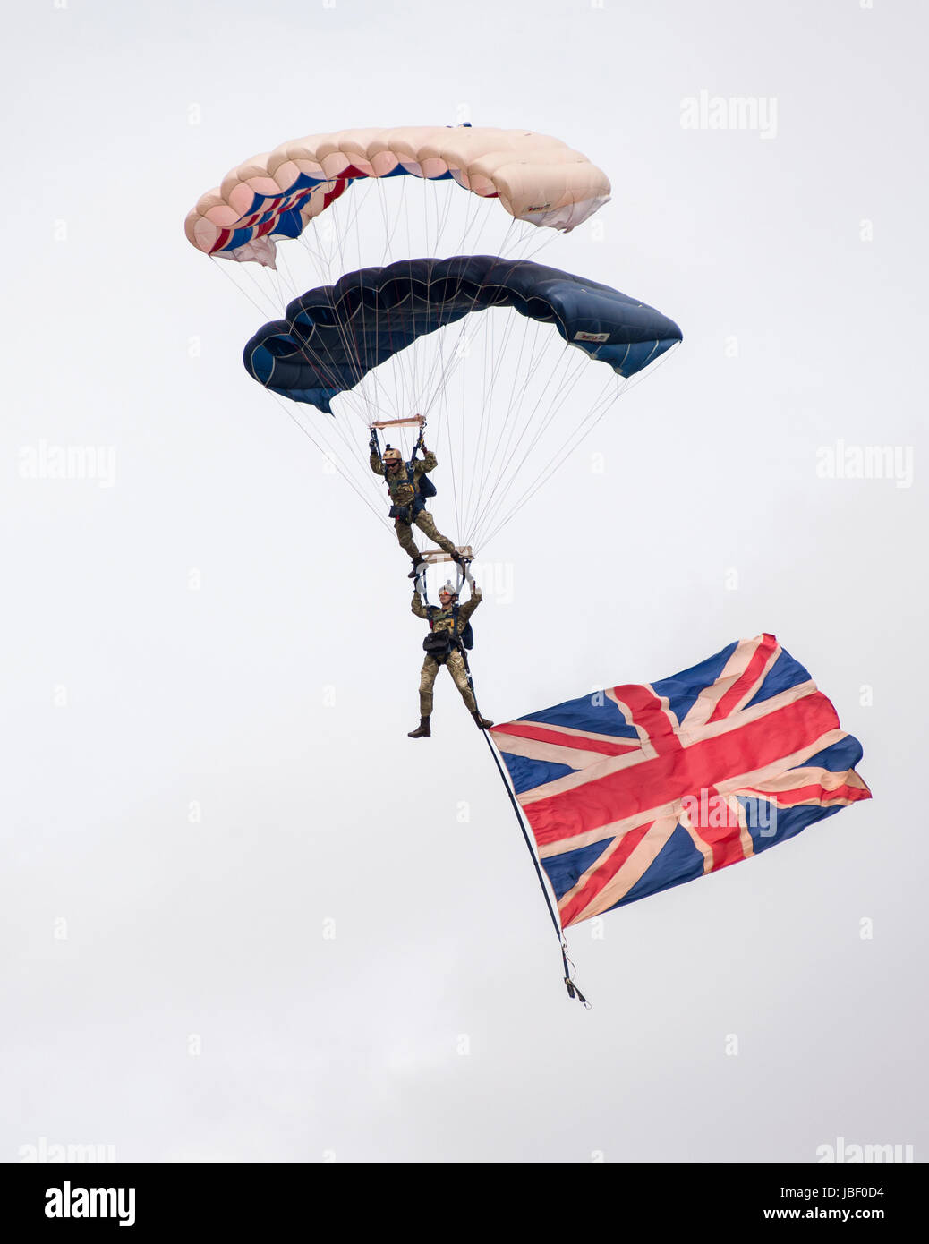 Tandem parachute jump hi-res stock photography and images - Alamy