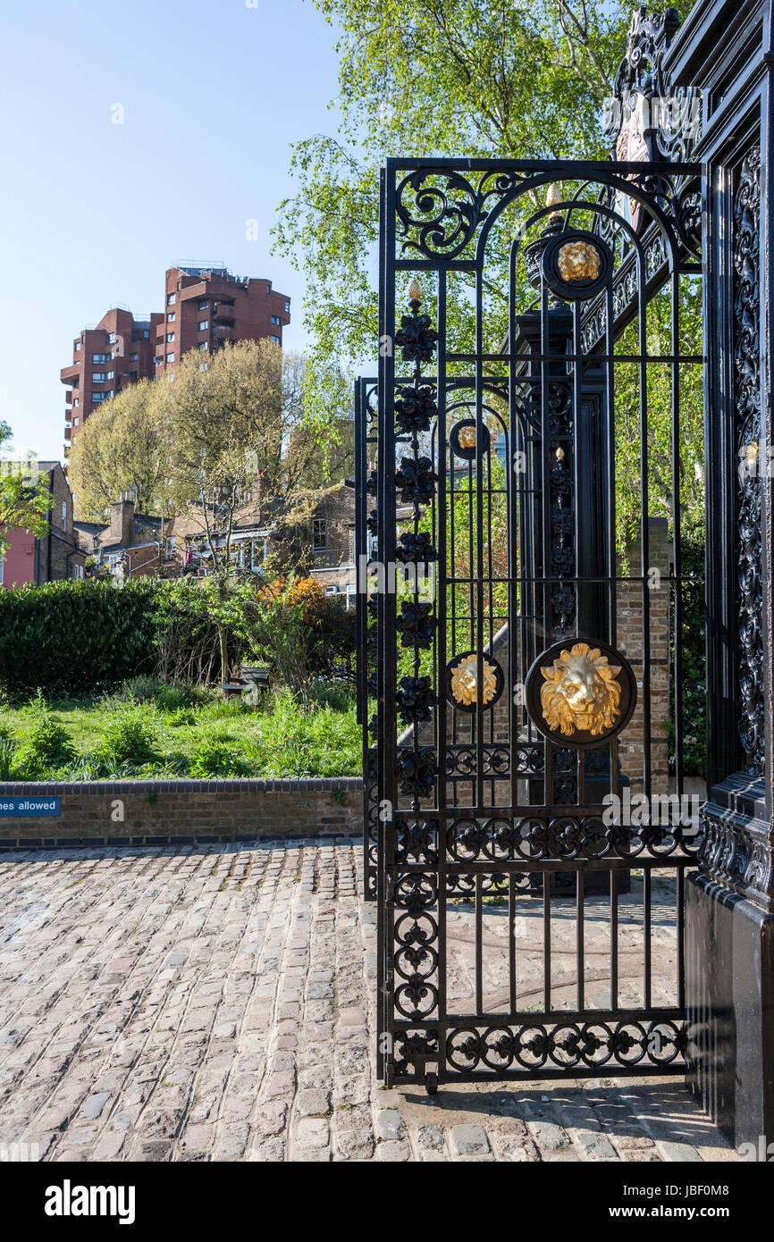 Cremorne Gardens with restored Entrance Gates, Chelsea, London Stock ...