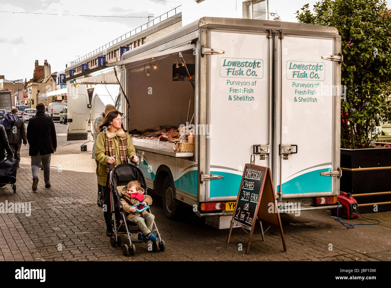 High street fishmongers uk hi-res stock photography and images - Alamy