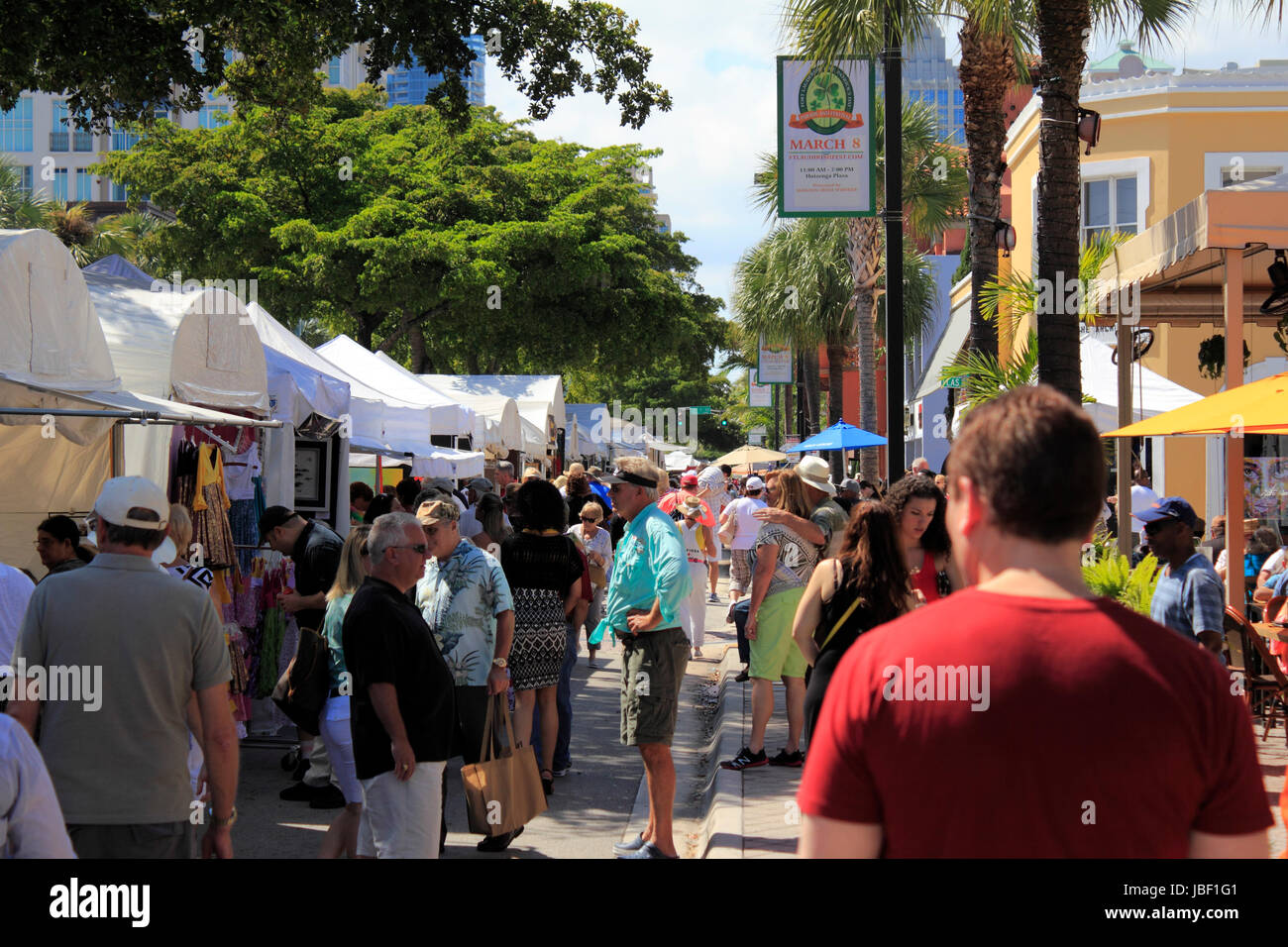 1 large crowds hi-res stock photography and images - Alamy