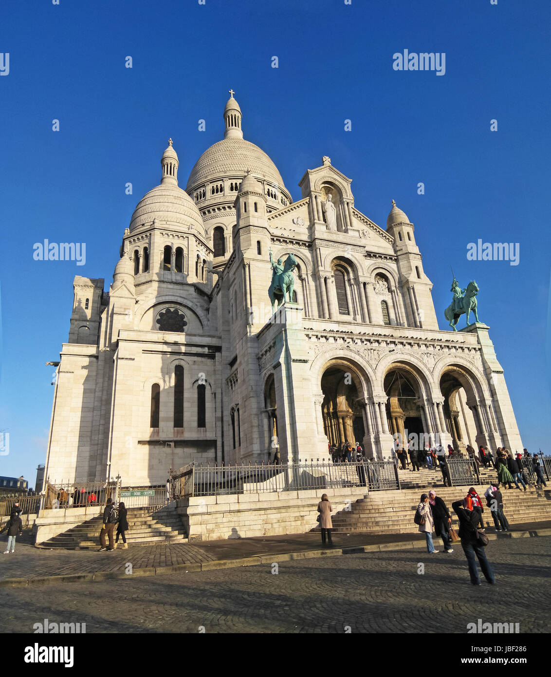 White domed basilica hi-res stock photography and images - Alamy