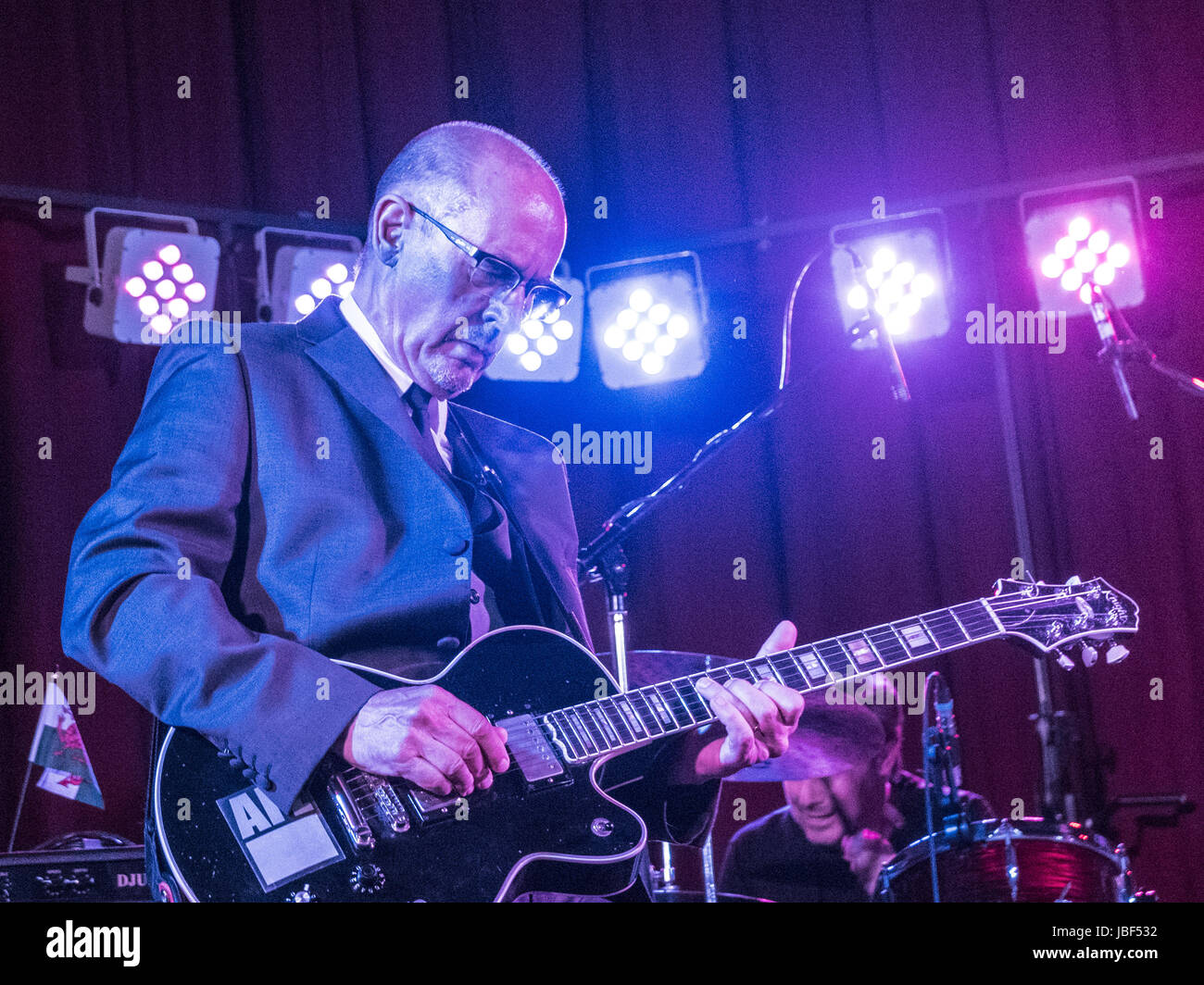 Andy fairweather low hi-res stock photography and images - Alamy