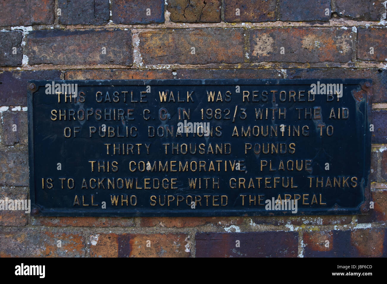 Commemorative plaque castle walkway hi-res stock photography and images ...