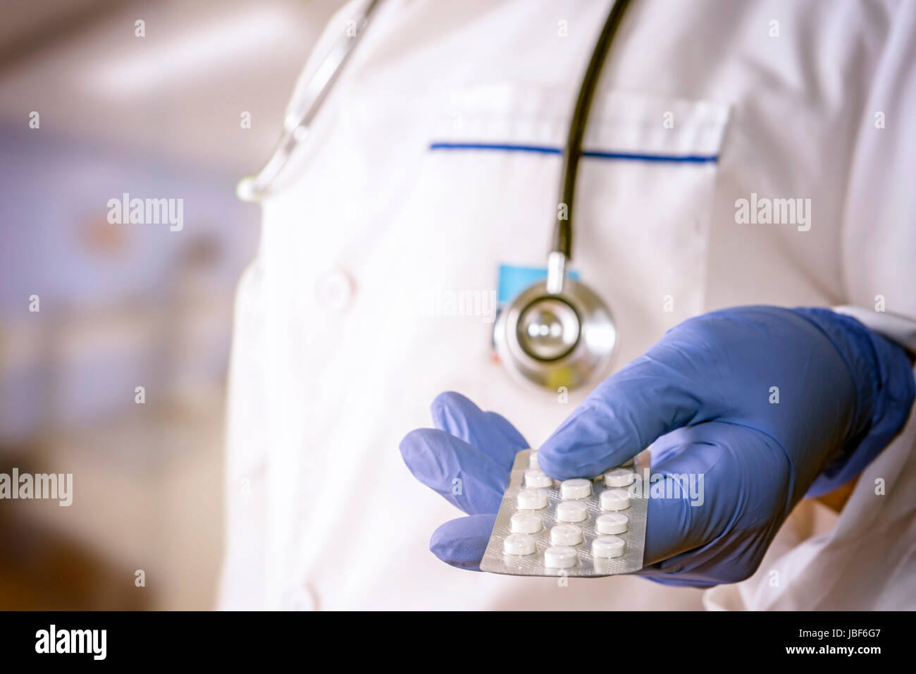 Pill container hi-res stock photography and images - Alamy