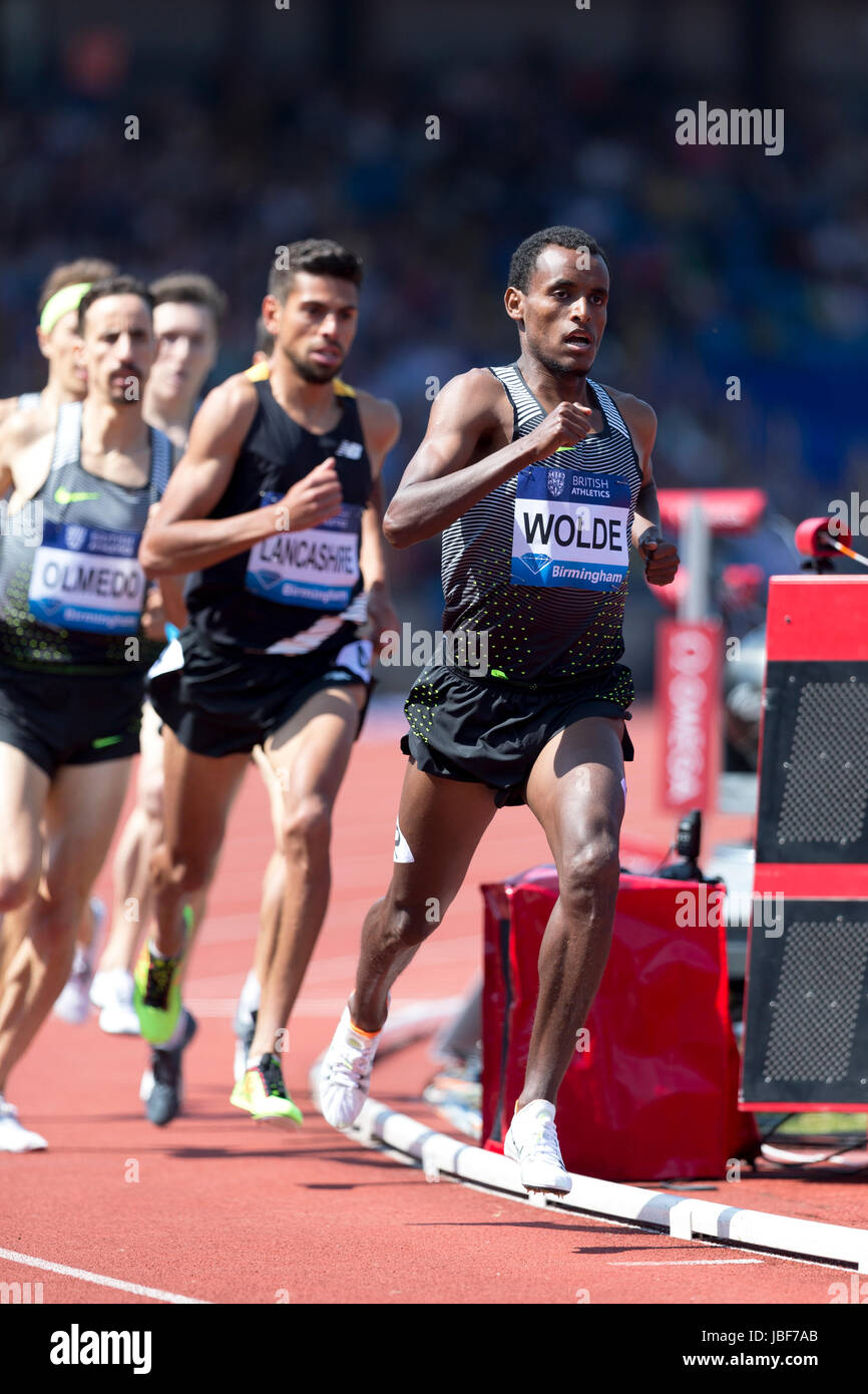 Running 1500m hi-res stock photography and images - Alamy