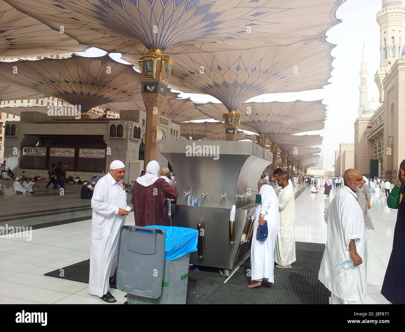 Quran koran nabawi mosque masjid hi-res stock photography and images ...