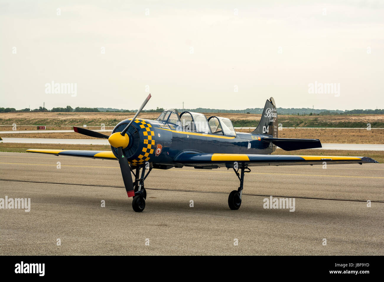 Yak aircraft hi-res stock photography and images - Alamy