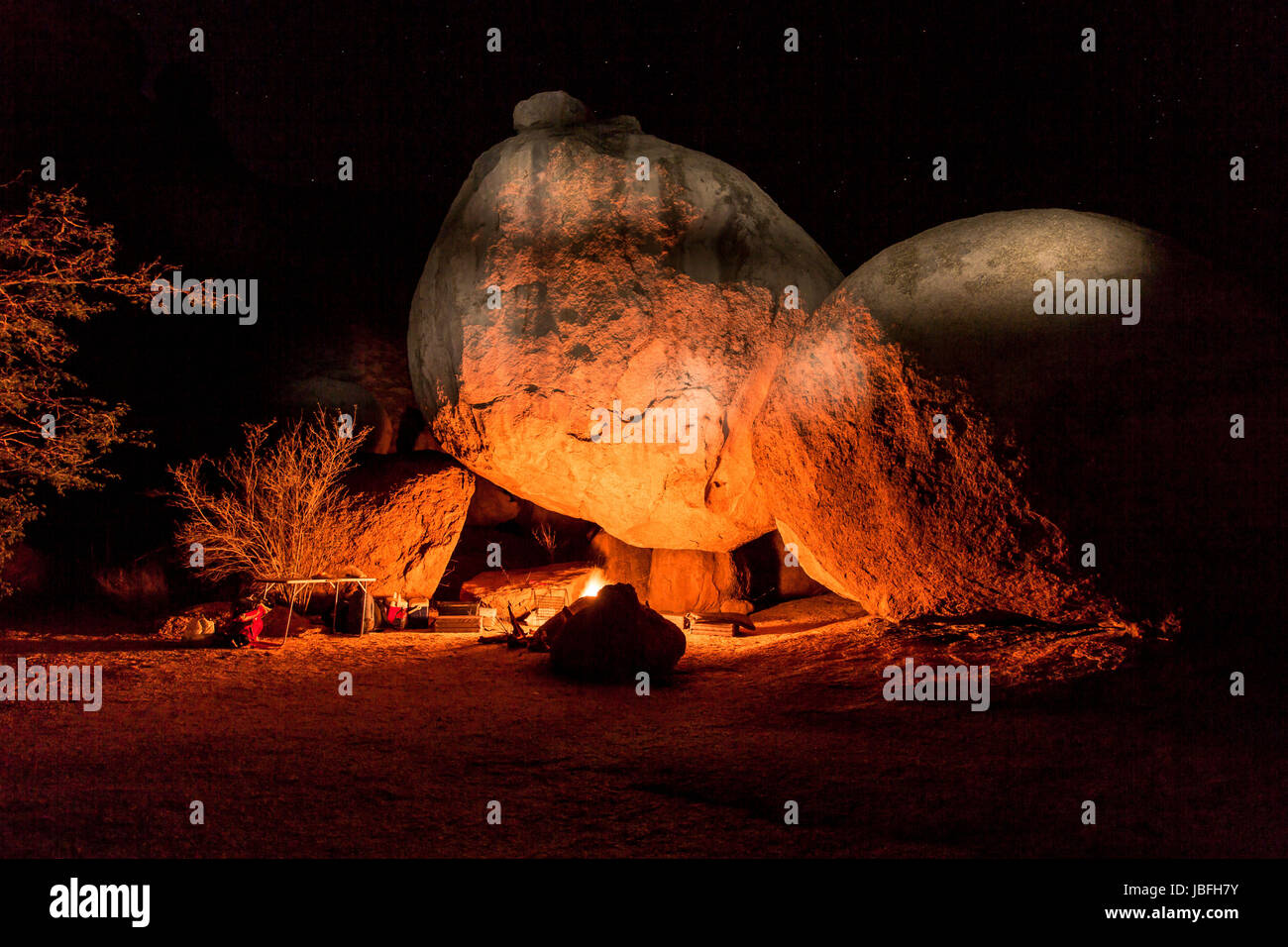 Camp fire bivouac hi-res stock photography and images - Alamy