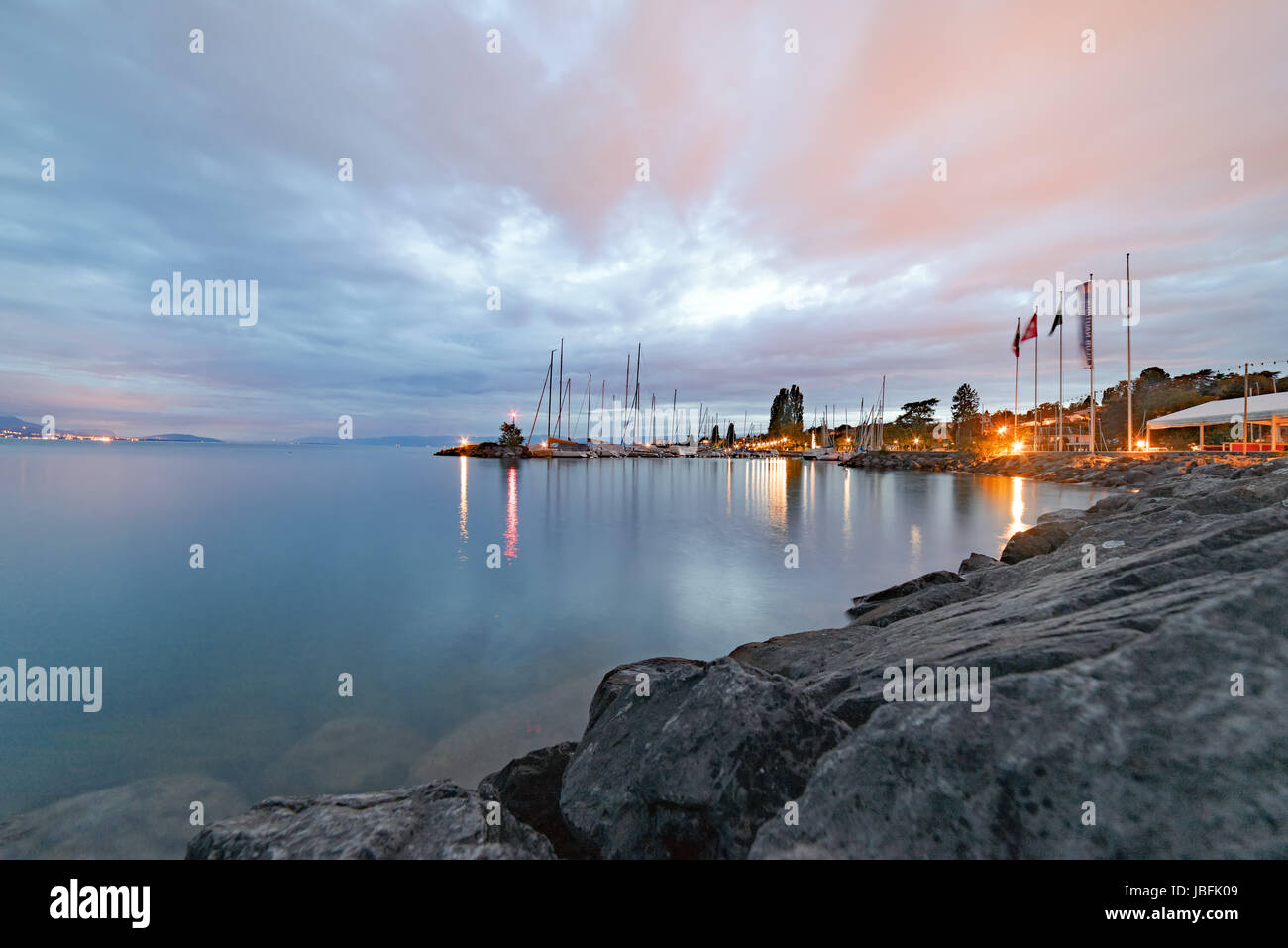 Nightfall by Lake Leman (Lake Geneva) in Switzerland Stock Photo - Alamy