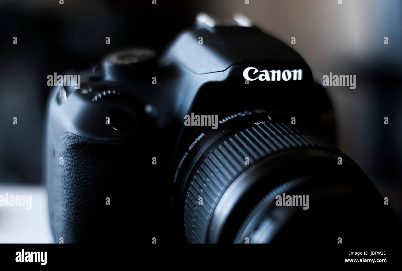 Canon advertisement hi-res stock photography and images - Alamy