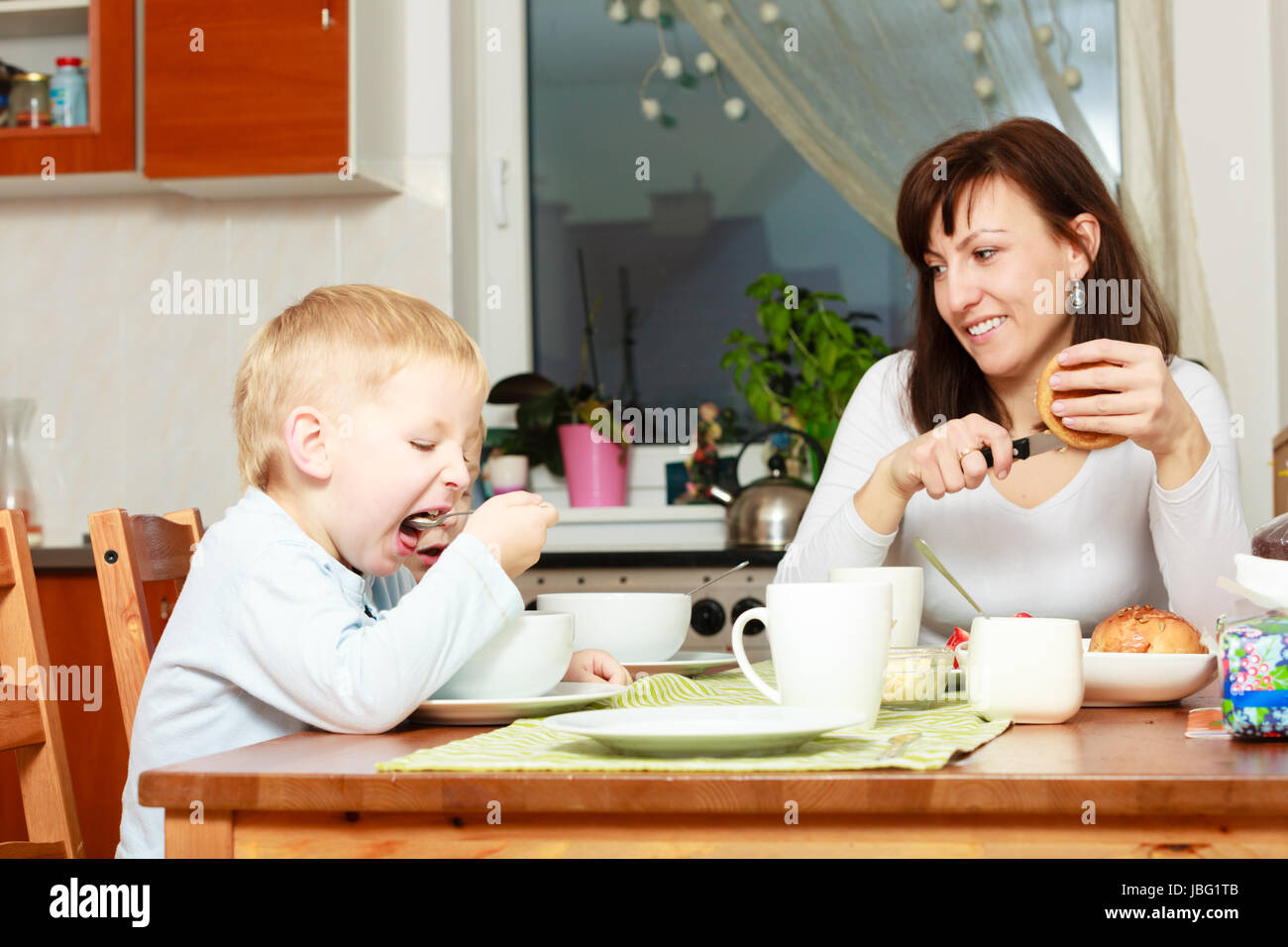 Family eating corn flakes bread hi-res stock photography and images - Alamy