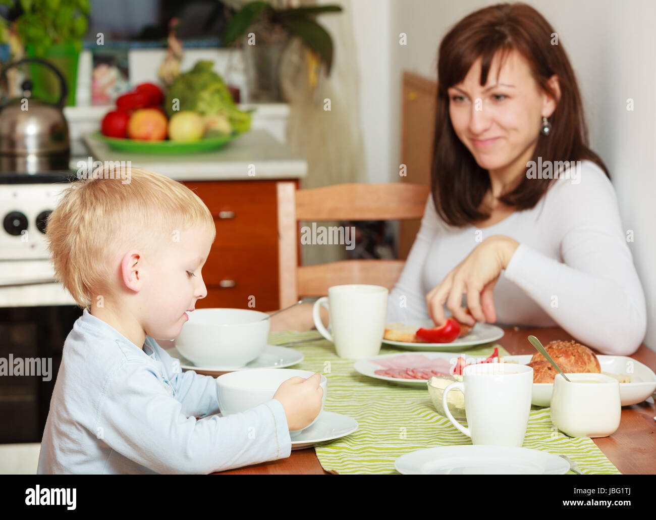 Family eating corn flakes bread hi-res stock photography and images - Alamy