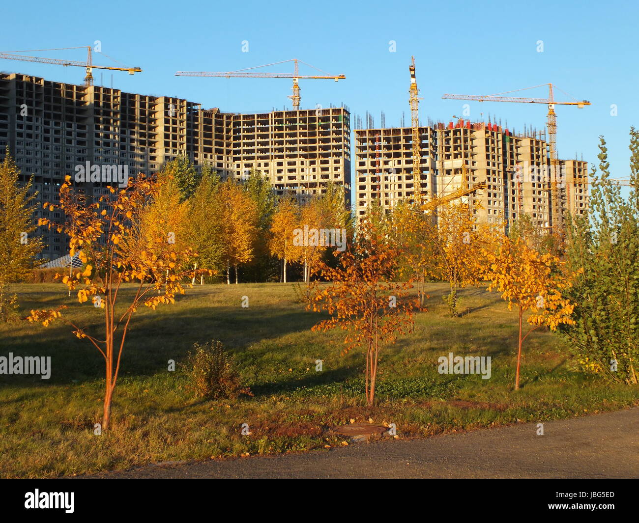 Construction site building extensive hi-res stock photography and ...