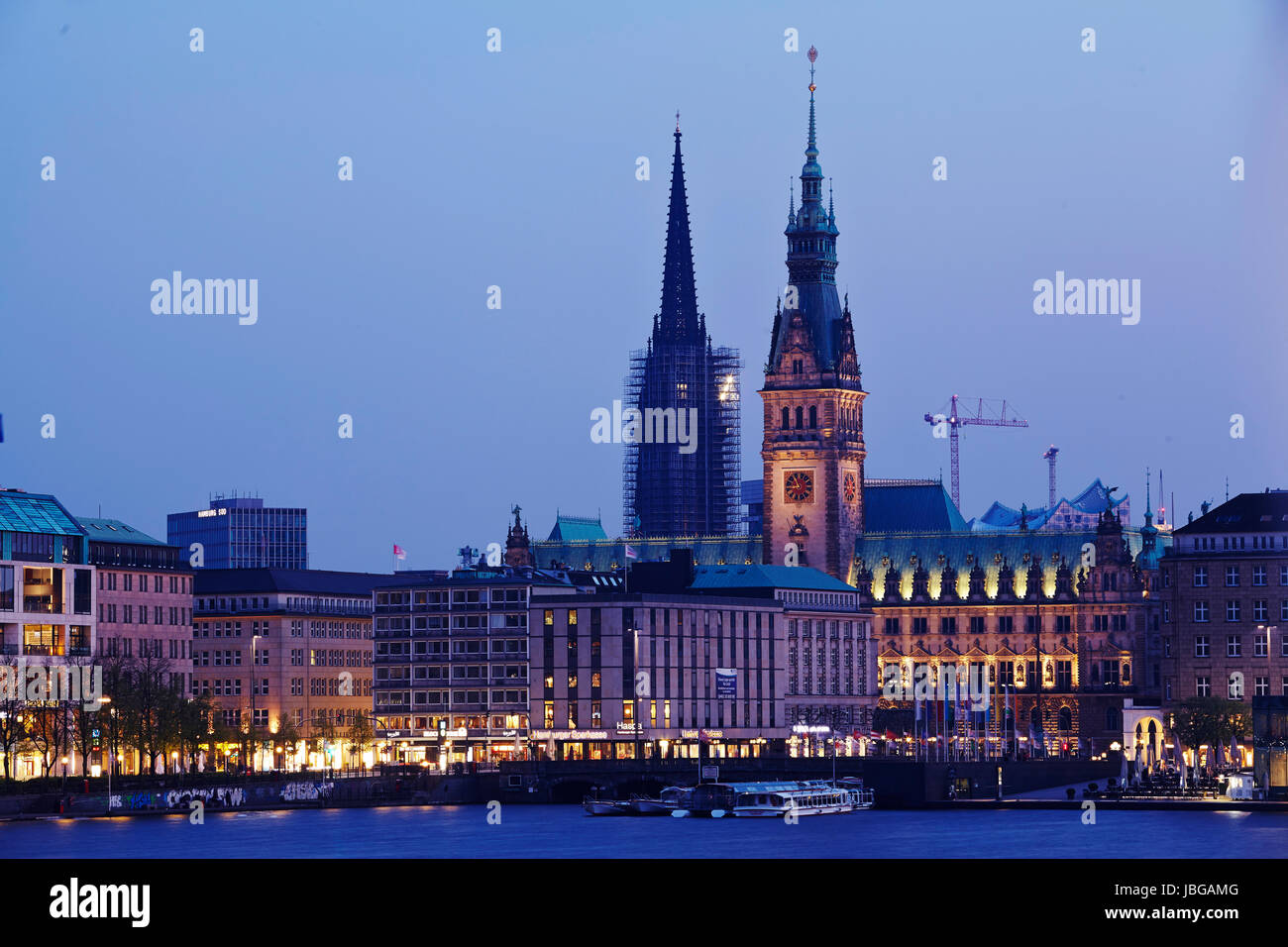 The picture shows the Inner Alster and the town hall taken in the ...