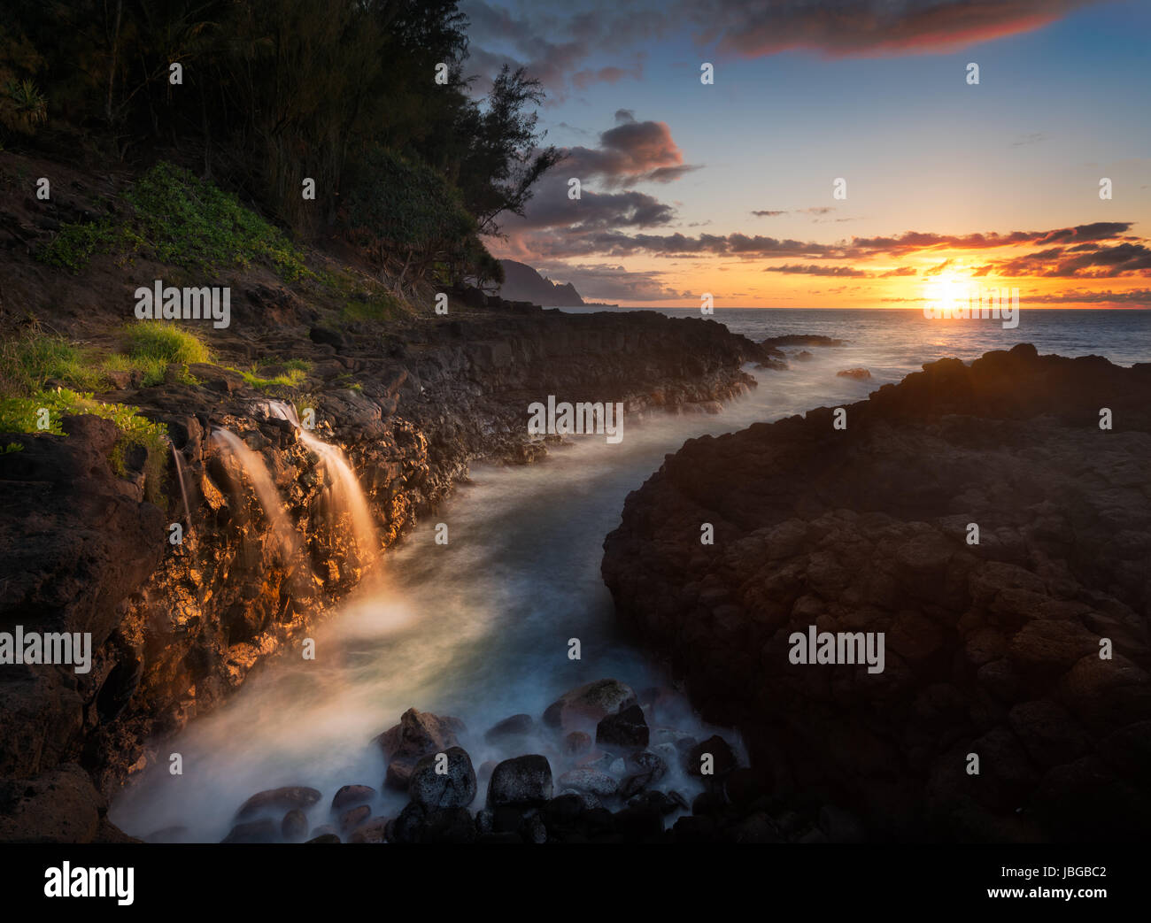 Hanalei sunset hi-res stock photography and images - Alamy