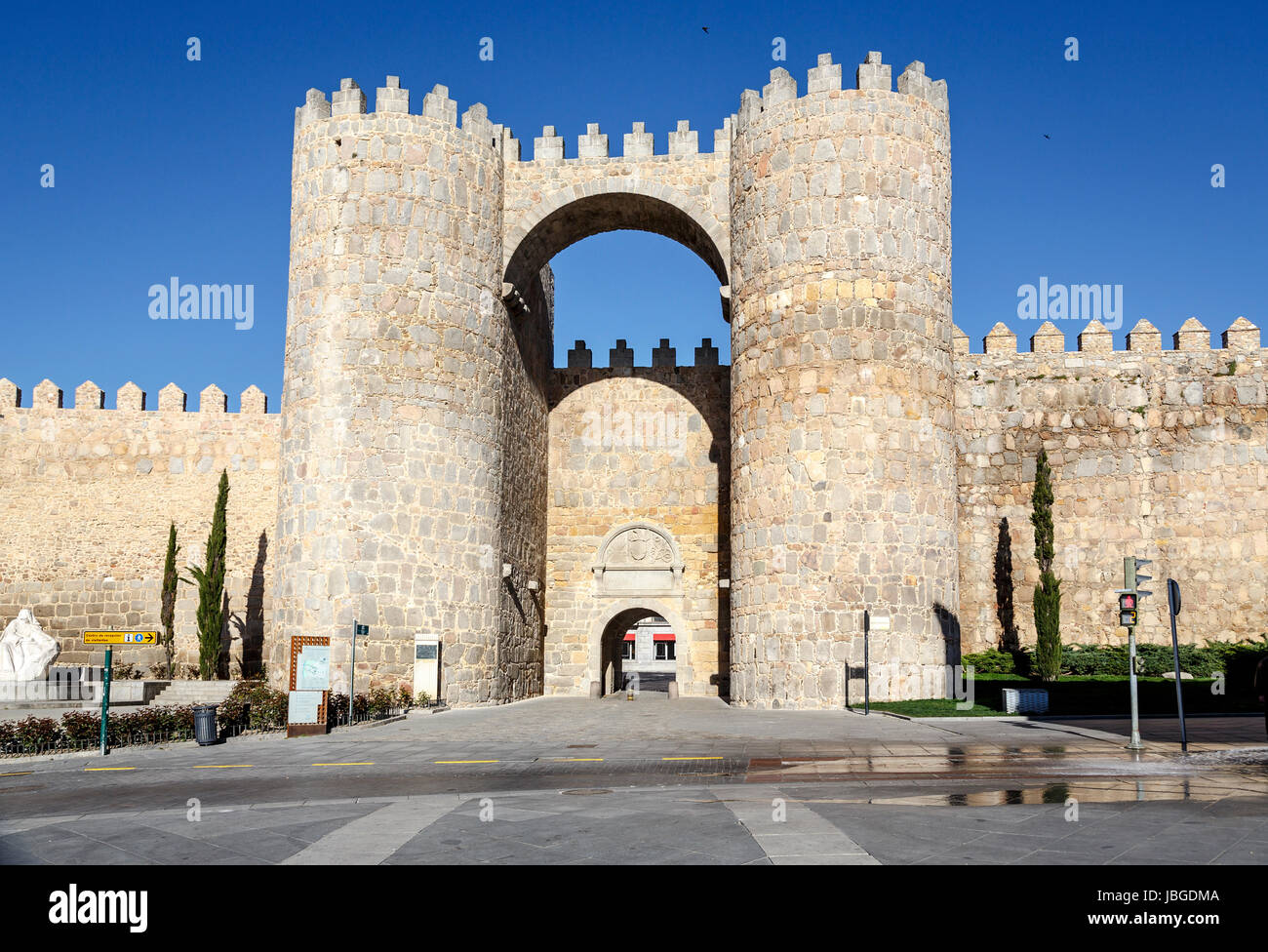 Alcazar gate medieval city walls avila hi-res stock photography and ...