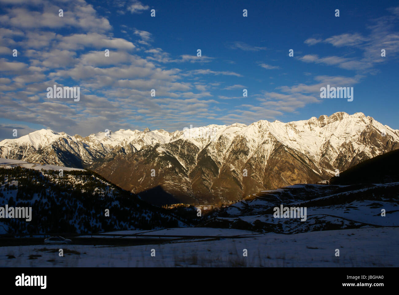 Panoramic side view pyrenees mountains hi-res stock photography and ...
