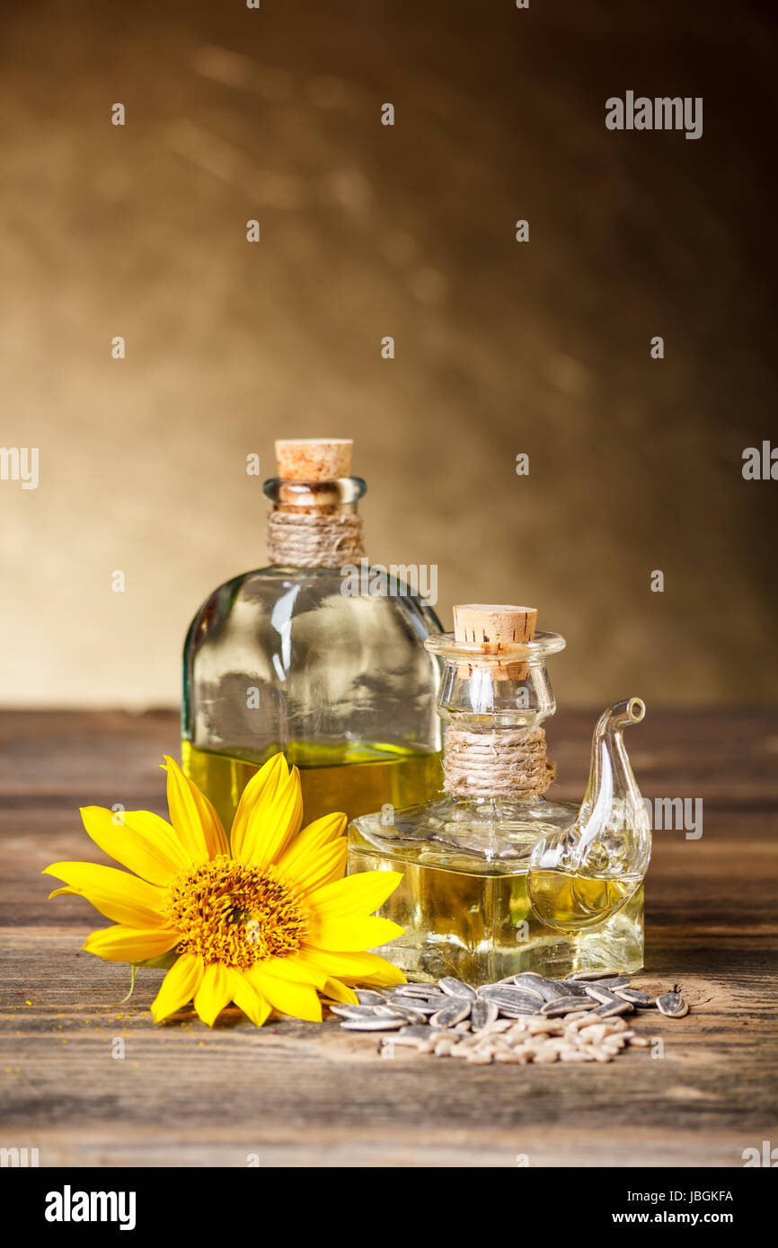 Bottle of sunflower oil with sunflower and seeds Stock Photo - Alamy