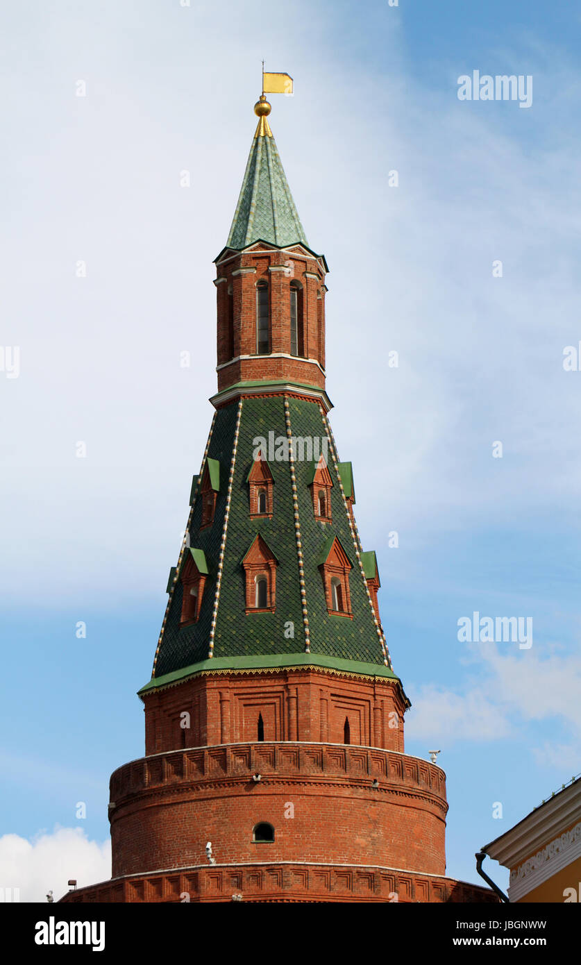 Moscow kremlin famous spasskaya tower with kremlin chimes close up hi ...