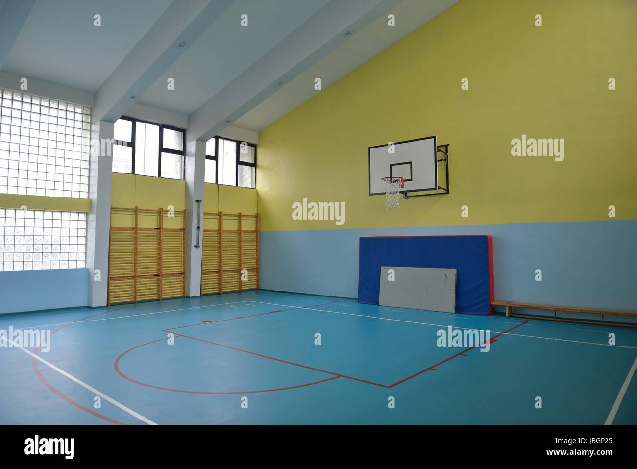 elementary school gym indoor Stock Photo - Alamy