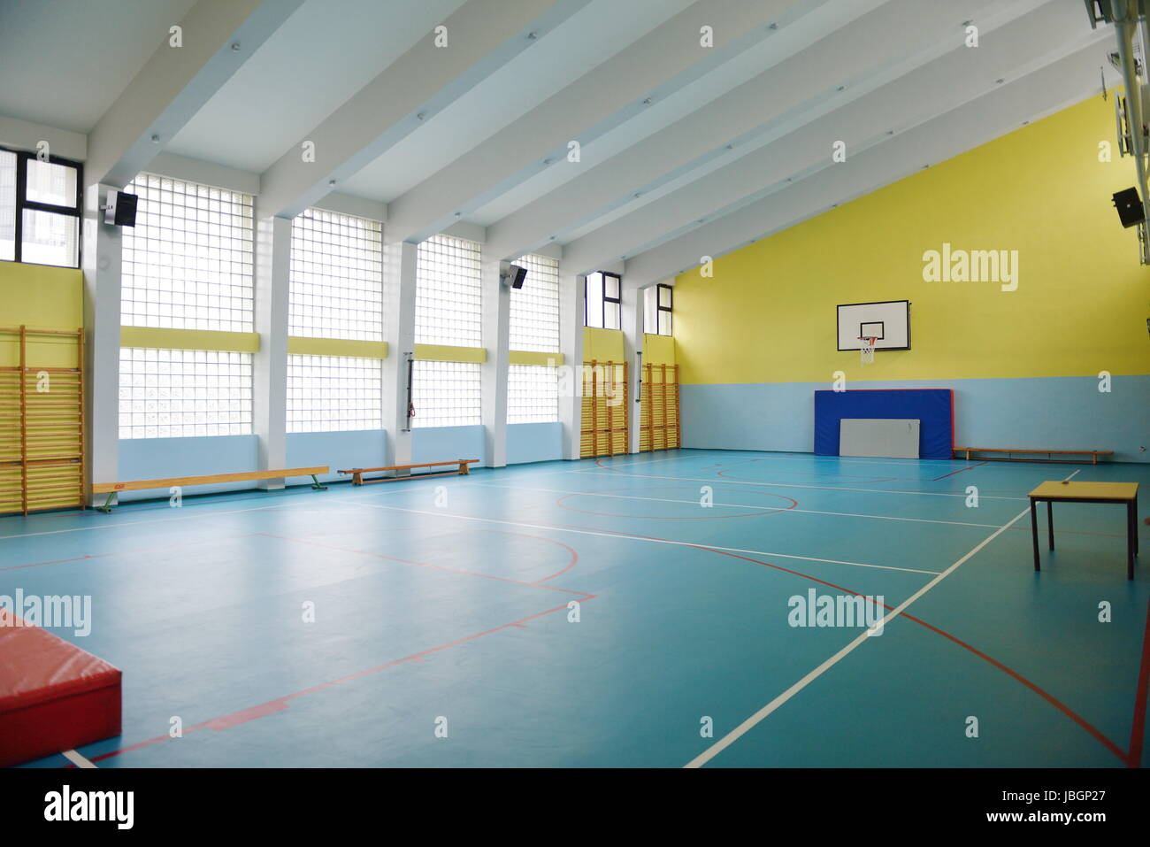 elementary school gym indoor Stock Photo - Alamy