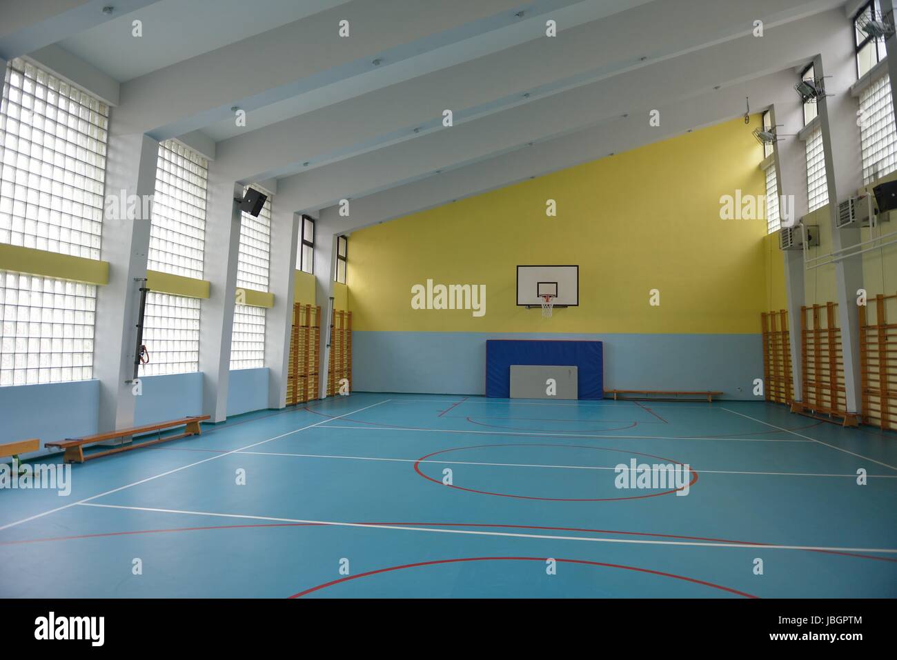elementary school gym indoor Stock Photo - Alamy